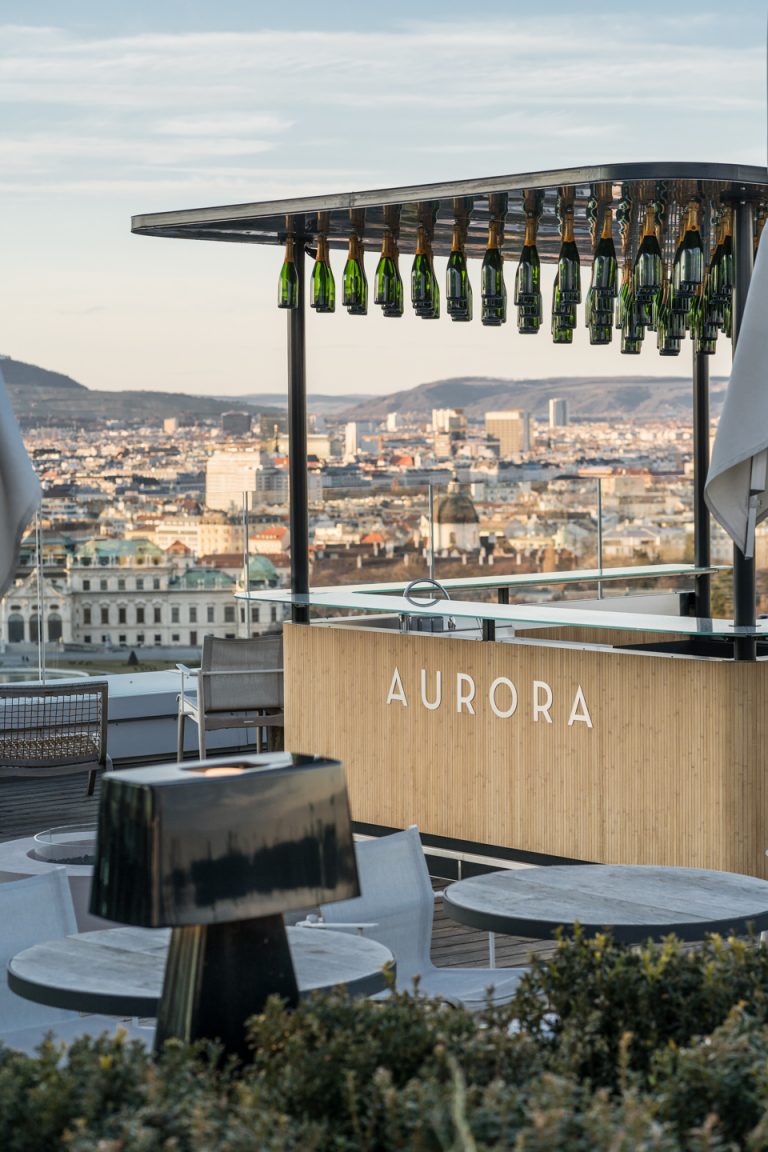 AURORA ROOFTOP BAR - C'est Design